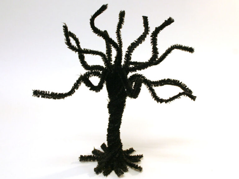10 Spooky Halloween Pipe Cleaner Crafts